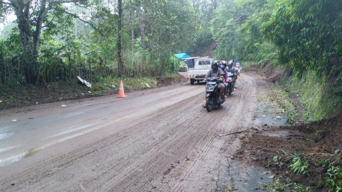 Hujan Sehari, Bangli Dilanda Lima Kejadian Longsor dan Pohon Tumbang - Tribun-bali.com