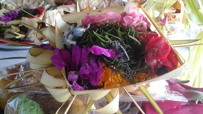 Bunga hingga Kelapa Sebagai Sarana Upakara dan Maknanya Dalam Hindu ...