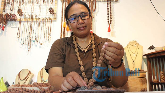 Sinetron Mahabarata Lambungkan Aksesoris Biji Genitri, Jika Dirangkai ...