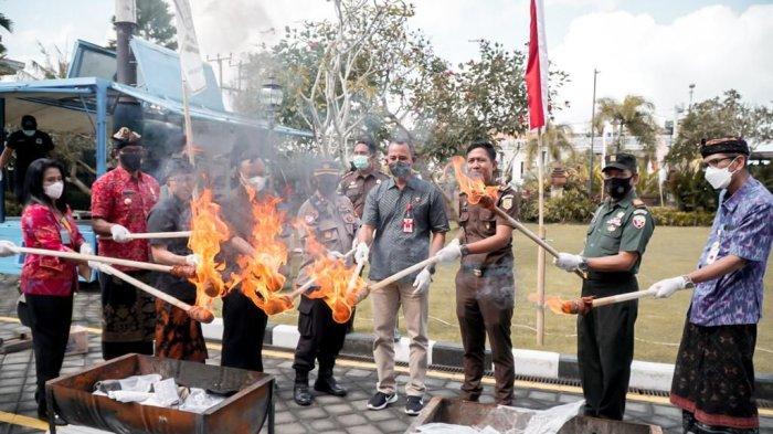 Berjumlah Senilai Rp 2 Miliar Lebih, Kejari Badung Musnahkan Barang Bukti Narkoba - Tribun-bali.com