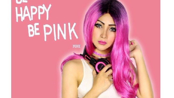 Neng Pink Pink yang Selalu Pakai Wig Ini Ngaku Senang Menghibur di Bali ...