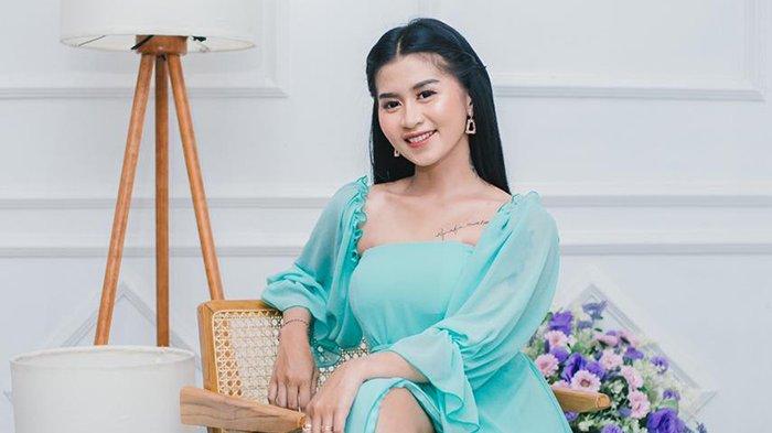 Sering Dapat Tawaran Nakal, Ini Profil Devi Ulandari "Model Dewasa" Asal Gianyar - Tribun-bali.com