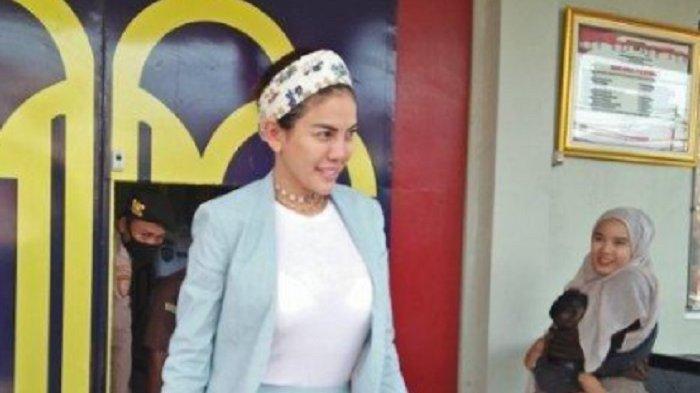 Teman Bongkar Penyebab Nikita Mirzani Alami Pengapuran Tulang: Kondisi ...