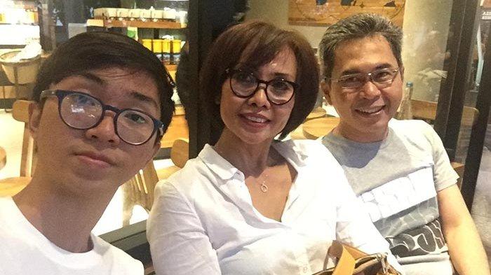 TRIBUN WIKI: Penulis Bali Oka Rusmini Luncurkan Buku Kembar Buncing, Ini Profilnya - Tribun-bali.com