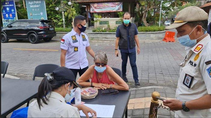 Tak Pakai Masker Saat Bepergian, 3 WNA di Ubud Bali Dikenakan Sanksi Denda Masing-masing Rp 1 ...
