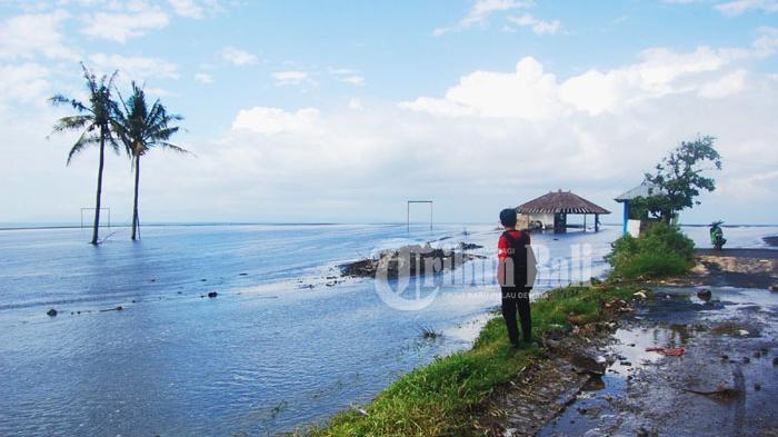 Pesisir Pantai Lepang Dilanda Rob, Upacara Telu Bulanin Pun Dilakukan ...