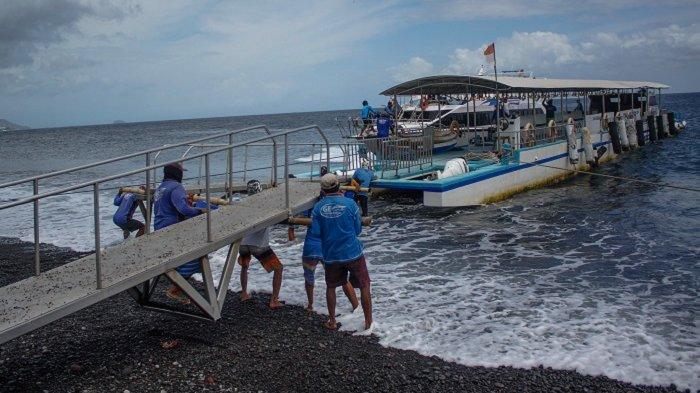 Perjuangan Sumerta Jadi Tukang Angkut Tangga, Hidupi Keluarga Hingga ...