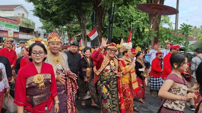 Meriahnya Parade Budaya “Tabanan Masa Lalu Kini dan Nanti” Peringatan Hut Kota Tabanan Ke-530 ...