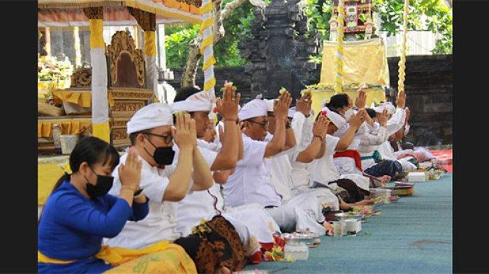 UNHI Denpasar Gelar Perayaan Saraswati di Pura Kampus, Persembahyangan ...