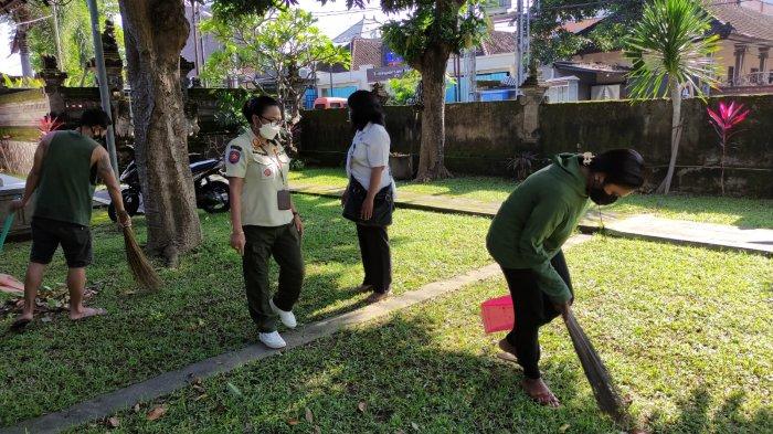 Sebanyak 22 Orang Terjaring, Pelanggar Masker di Denpasar Dihukum Membersihkan Lingkungan ...
