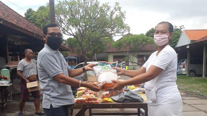 1.310 Paket Sembako Dibagikan LPD Panjer Kepada Krama Adat Panjer ...