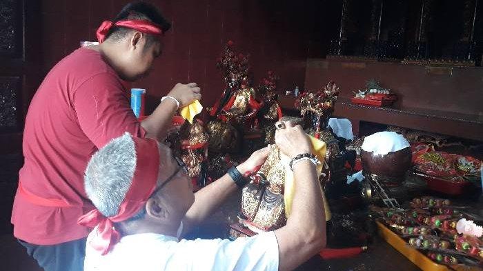 Jelang Hari Raya Imlek, Ratusan Patung Dewa di Kongco Dwipayana ...