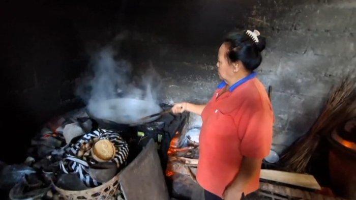 Kewalahan Penuhi Orderan Jelang Galungan, Perajin Gula Merah Dawan ...