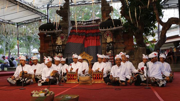 Angklung Klasik Pengabenan, Tetabuhan Manuk Dewata Sarat Kedamaian ...