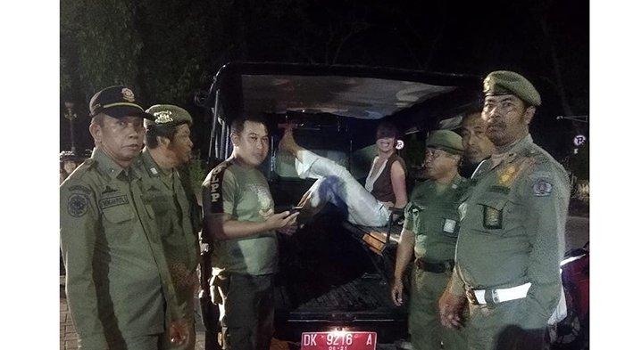 Bule Mengamuk dan Rusak Ikon Kota di Catur Muka Akhirnya Dikirim ke RSJ ...