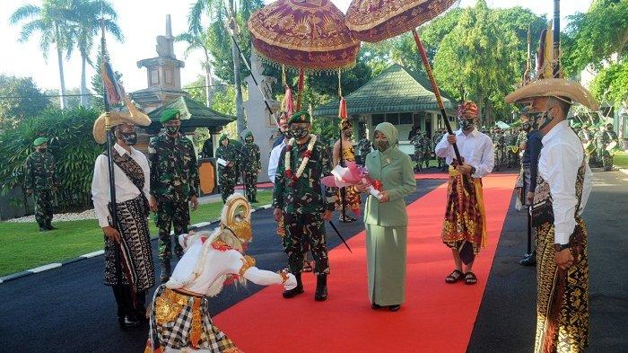 Disambut Tari Hanoman, Ini Pesan Pangdam Mayjen TNI Kurnia Mengawali ...