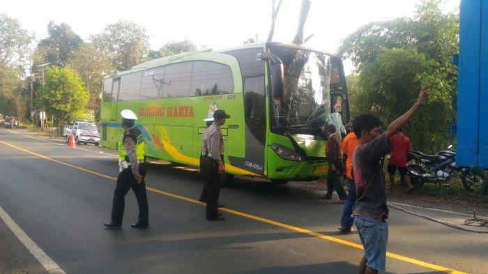 Tak Kuat Nanjak, Truk Mundur Tabrak Bus di Jalan Raya Denpasar ...