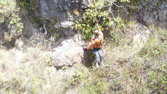 Tim Sar Berhasil Selamatkan Dua Pendaki Yang Tersesat Di Dekat Kawah