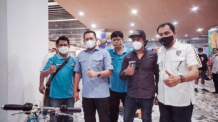 Populerkan Kendaraan Listrik, PLN Bali Bersama Komunitas Pamerkan ...