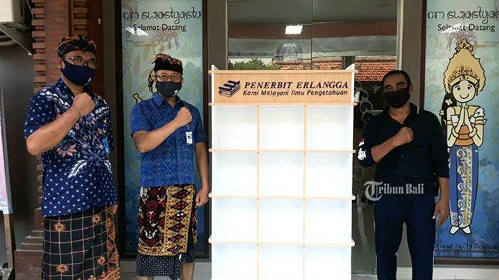 Tingkatkan Daya Literasi, Penerbit Erlangga Bali Sumbang Rak dan ...