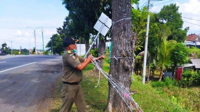 TINDAK TEGAS! Satpol PP Klungkung Berangus 30 Reklame Tidak Berizin ... TINDAK TEGAS! Satpol PP Klungkung Berangus 30 Reklame Tidak Berizin ...