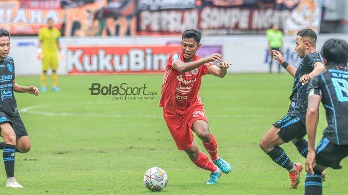 Menjadi Pemain Vital di Persija, Thomas Doll Sebut Resky Fandi Pantas ...
