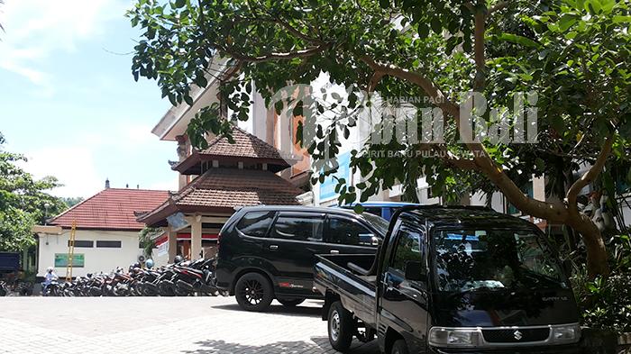 Ketut Sidem Keluhkan Area Parkir Sepeda Motor RSUD Karangasem Dipakai ...