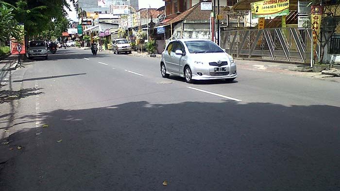 Hari Raya Galungan, Ruas Jalan Sesetan Sepi - Tribun-bali.com