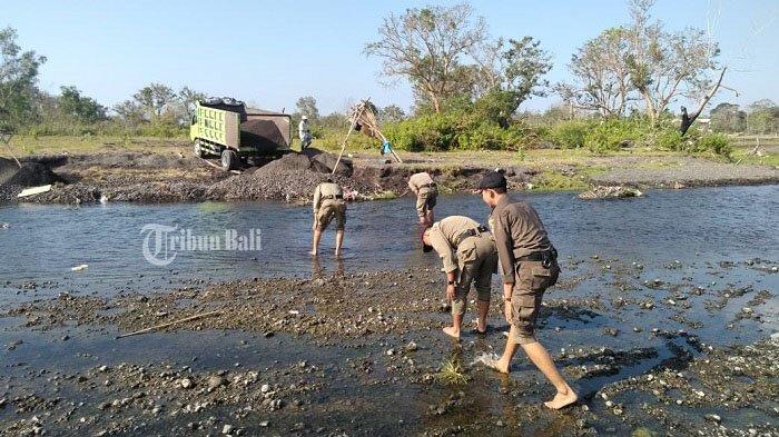 Jelang Normalisasi Muara Sungai Unda, Satpol PP Intens Awasi Penambang Pasir Liar di Eks Galian ...