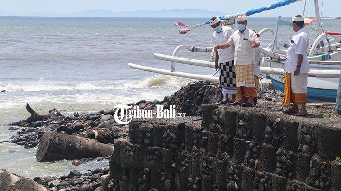 Panjang Mencapai 20 Meter, Senderan Sungai Matri di Karangasem Jebol ...