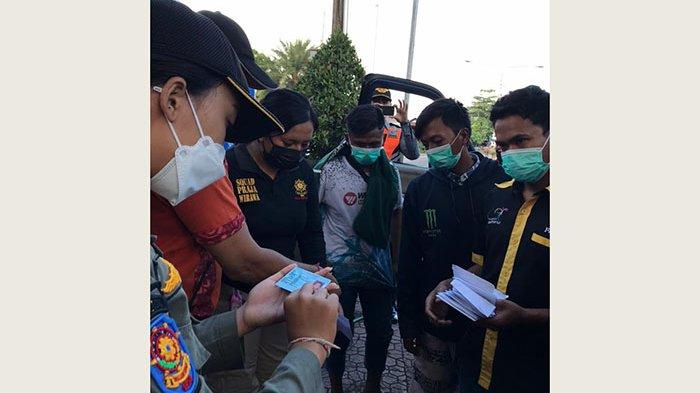 PPKM Hari Kedua di Denpasar, 25 Pelanggar Masker Terjaring, Duktang Diperiksa di Pos Penyekatan ...