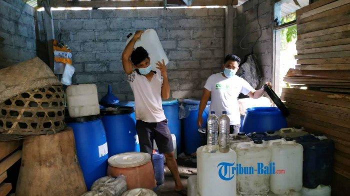 Arak Fermentasi Gula Beredar, Petani Arak Berbahan Tuak di Karangasem Bali Mengeluh Tak Laku ...