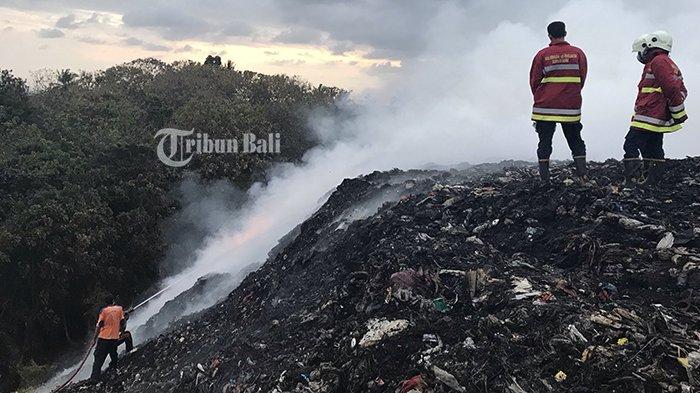 5 Are Lahan TPA Mandung Terbakar, Dugaan Dipicu Ledakan Korek Gas - Tribun-bali.com