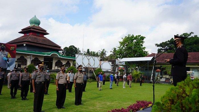 Tiga Anggota Polres Bangli Resmi Terima Kenaikan Pangkat - Tribun-bali.com