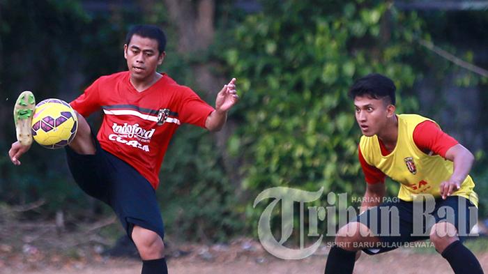 Kontrak Belum Diperpanjang, Sukron Latihan Seperti Biasa - Tribun-bali.com