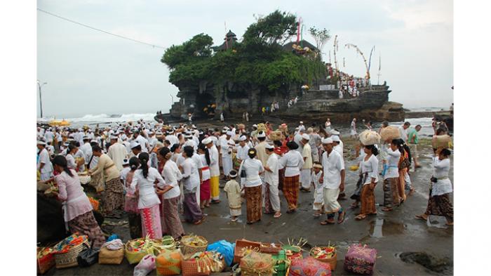 Hari Raya Buda Wage Langkir, Lakukan Renungan Suci Saat Malam - Tribun ...