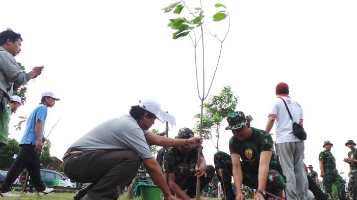 Penanaman 850 Pohon Hijaukan Desa Serangan - Tribun-bali.com