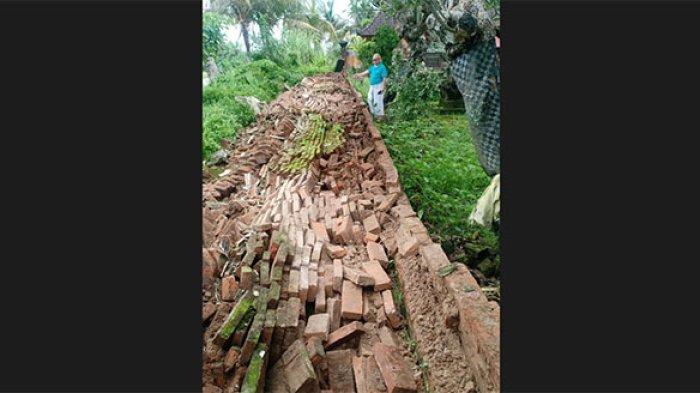 Tembok Pura Dalem Setra Desa Bakas Klungkung Roboh Rata dengan Tanah ...