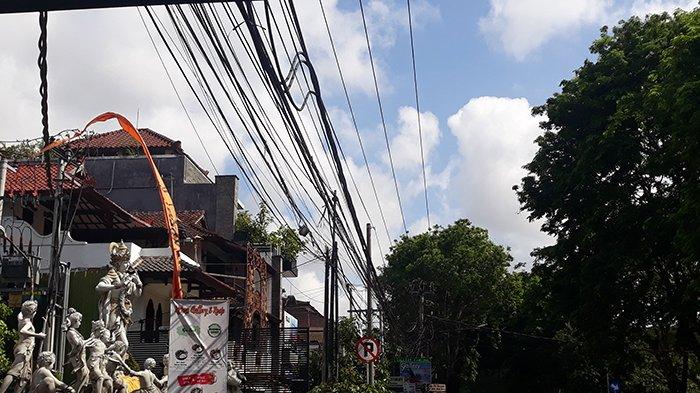Pemasangan Tiang Semrawut di Denpasar Jadi Sorotan Dewan 'Di Dekat Gang ...