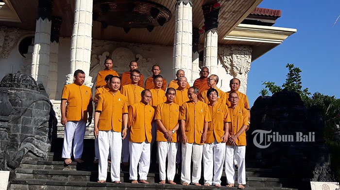 Tradisi Pindapatta Telah Berlangsung 2500 Tahun Lebih - Tribun-bali.com