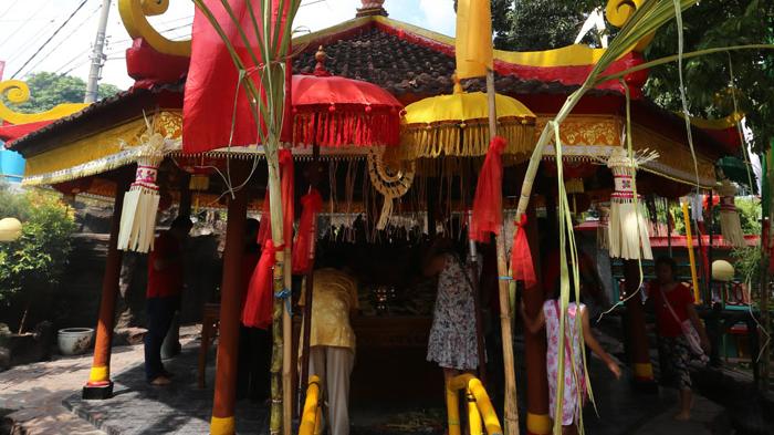 Pelinggih Catur Muka di Bale Bengong - Tribun-bali.com