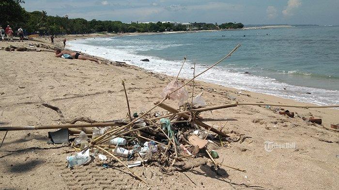 Fenomena Sampah Kiriman di Pantai Kuta, Biasanya Terjadi November, Kini Baru Muncul Januari Lalu ...