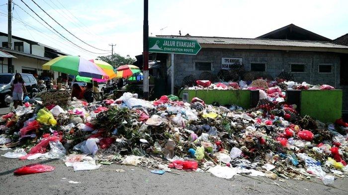 Pedagang dan Warga Keluhkan Tumpukan Sampah di Perempatan Pasar Bebandem Karangasem - Tribun ...