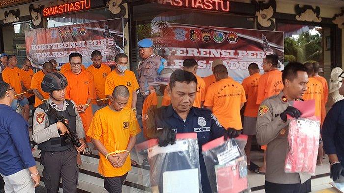UNGKAP 6 Kasus dengan 11 Tersangka, Jalur Kuta Utara Incaran Para Pengedar Sabu-sabu - Tribun ...