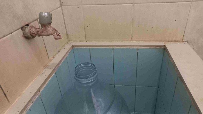 Air PDAM di Sidemen Bali Mati Sepekan, Warga Andalkan Air Hujan, Sumita ...