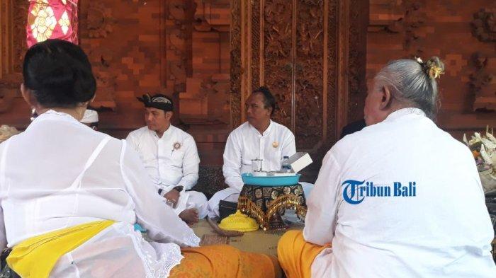 Usia 71 Tahun, Ida Bhawati Pasek I Made Wega Ikuti Prosesi Diksa ...