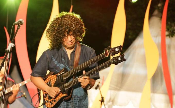 Foto-foto Balawan, Gitaris Asal Gianyar Pukau Penonton Denpasar ...