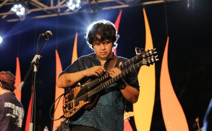 Foto-foto Balawan, Gitaris Asal Gianyar Pukau Penonton Denpasar ...