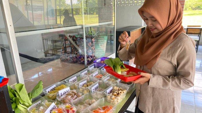 Punya Berbagai Macam Toping, Seblak Prasmanan Kini Sudah Ada di Koba ...