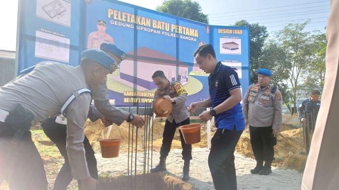AKBP Taufik Noor Isya Lakukan Peletakan Batu Pertama Gedung Sipropam Bangka - Bangkapos.com